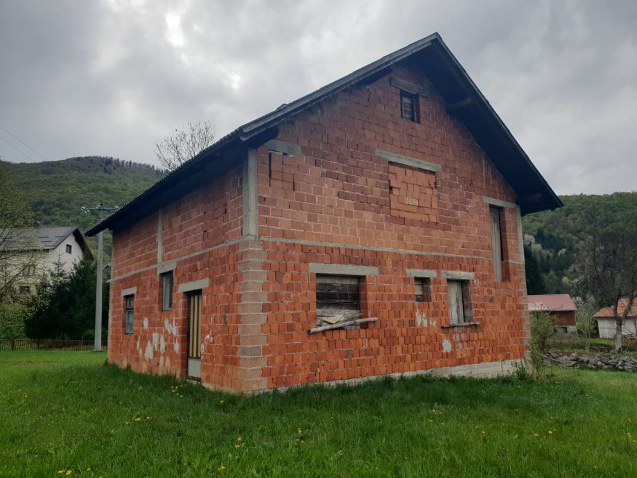 Ogulin, Vitunj, blizina Bjelolasice, samostojeća kuća (prodaja)