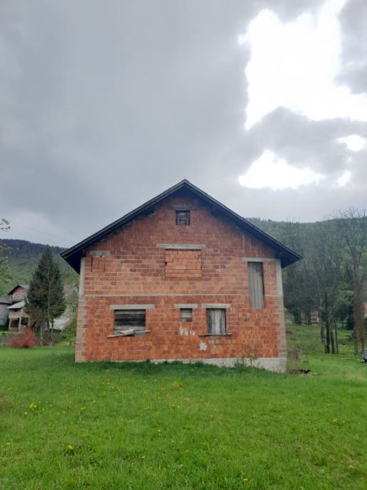 Ogulin, Vitunj, blizina Bjelolasice, samostojeća kuća (prodaja)