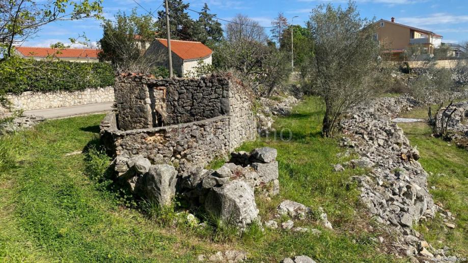 Okolica Dobrinja: Veliko zemljište na rubu zelene zone