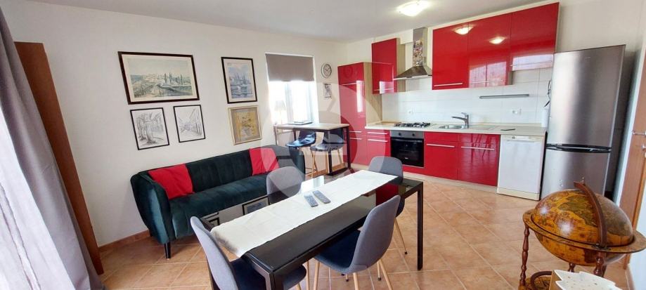 OKOLICA POREČA!!! Stan na 1. katu zgrade, sa dvije spavaće sobe (prodaja)