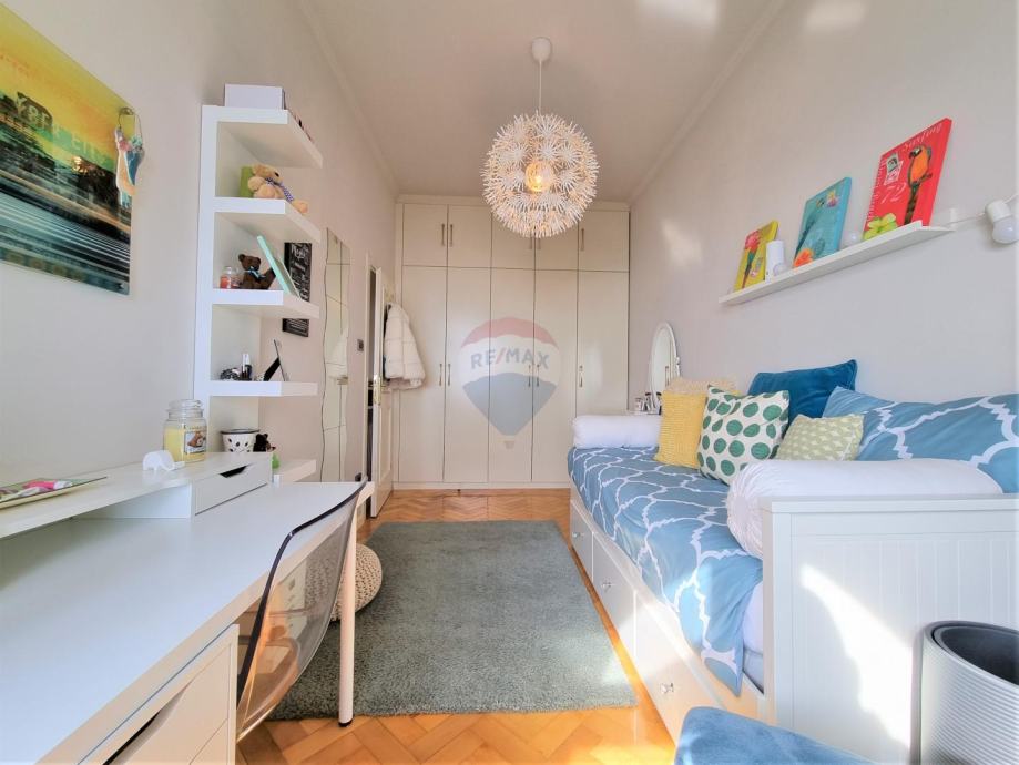 OPATIJA-CENTAR, stan 150 m2 sa balkonom, parkingom i pogledom na more ...