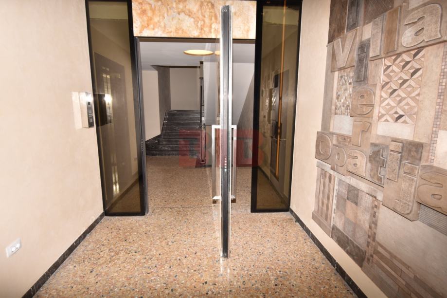 OPATIJA-CENTAR,TOP LOKACIJA,LUKSUZAN 3S+DB,IV KAT,2 GARAŽNA MJESTA, LI ...