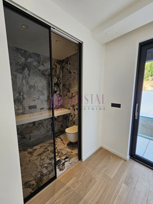 Opatija,lux novogradnja,4S+DB, 2.kat, bazen,garaža (prodaja)