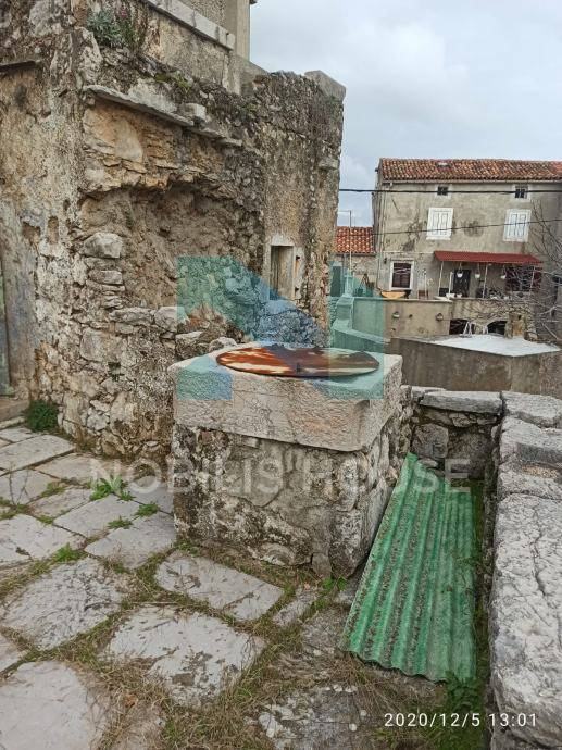 Orlec, Cres, stara kamena kuća 125 m2 (prodaja)