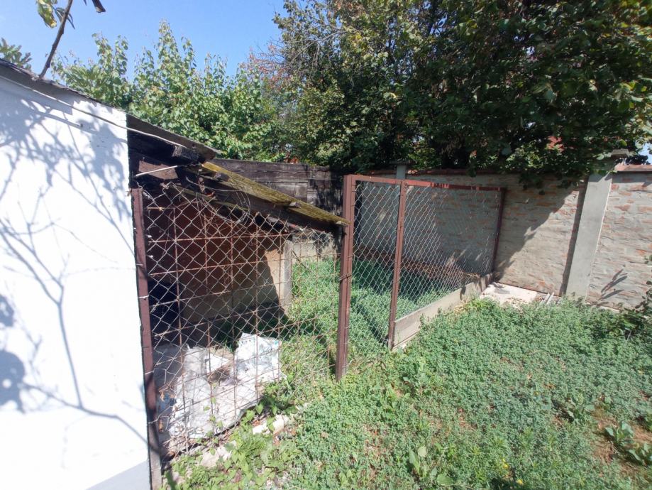 Osijek, Retfala, novouređena prizemnica s kolnim ulazom i dvorištem ...