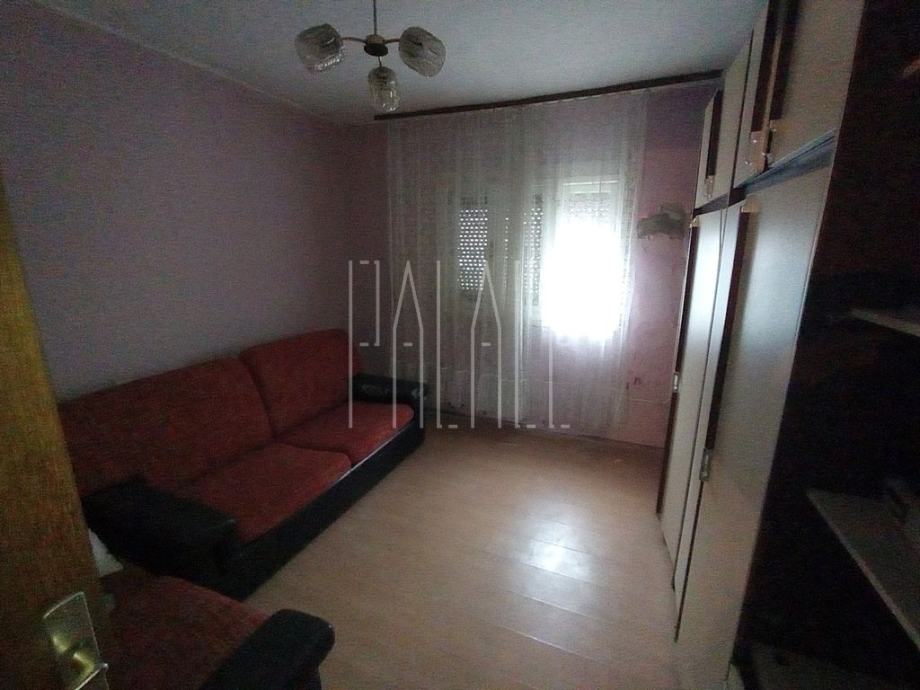 Osijek, Retfala, polovina kuće s dvosobnim stanom i dvorištem (prodaja)