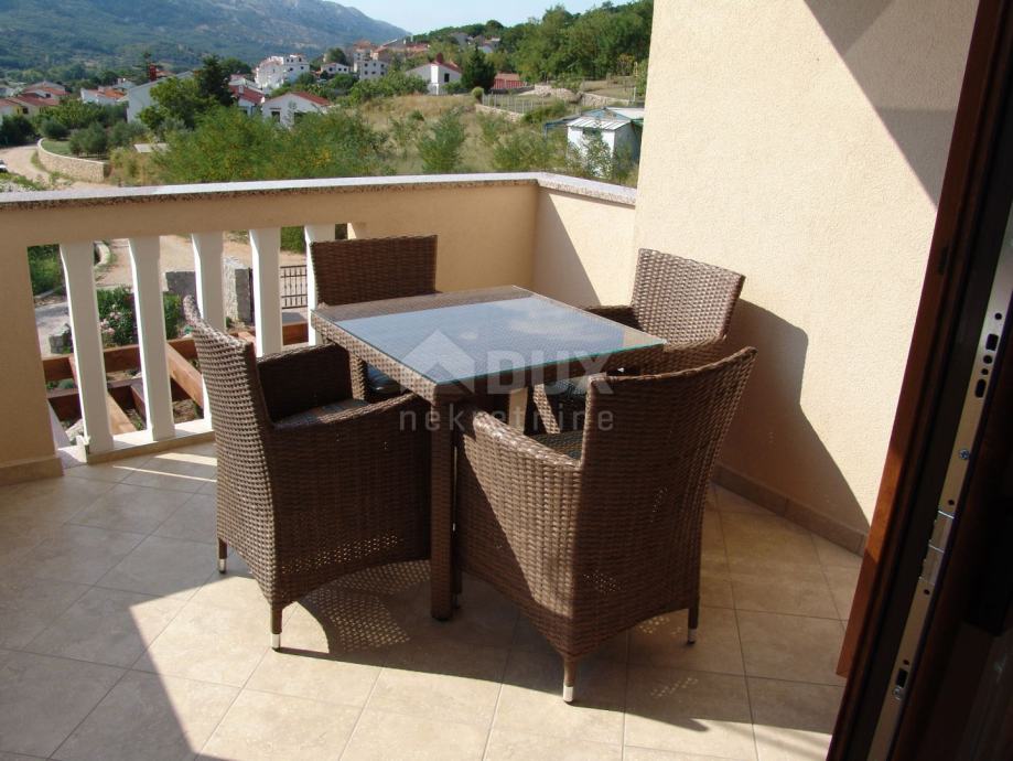 OTOK KRK, BAŠKA - Predivna kuća s bazenom i pogledom na more (prodaja)