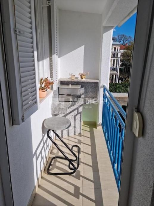 OTOK KRK, MALINSKA - Apartman s galerijom i pogledom na more (prodaja)