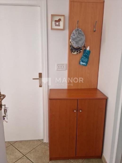 OTOK KRK, MALINSKA - Apartman s galerijom i pogledom na more (prodaja)