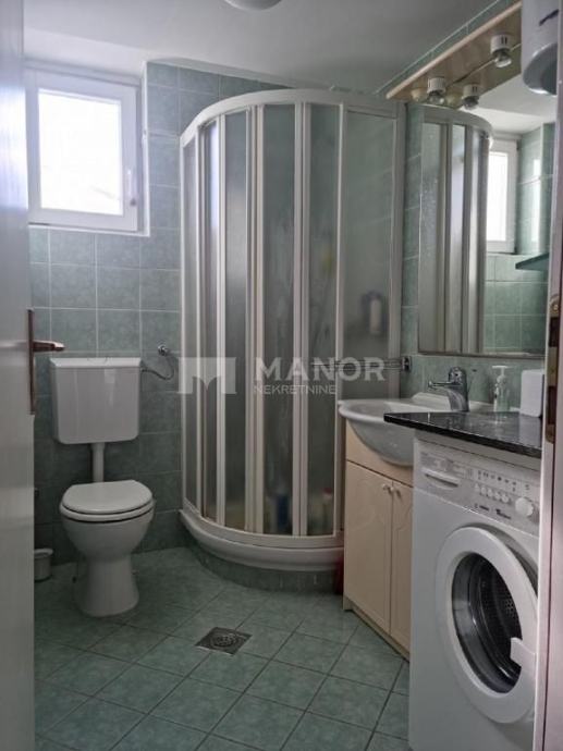 OTOK KRK, MALINSKA - Apartman s galerijom i pogledom na more (prodaja)