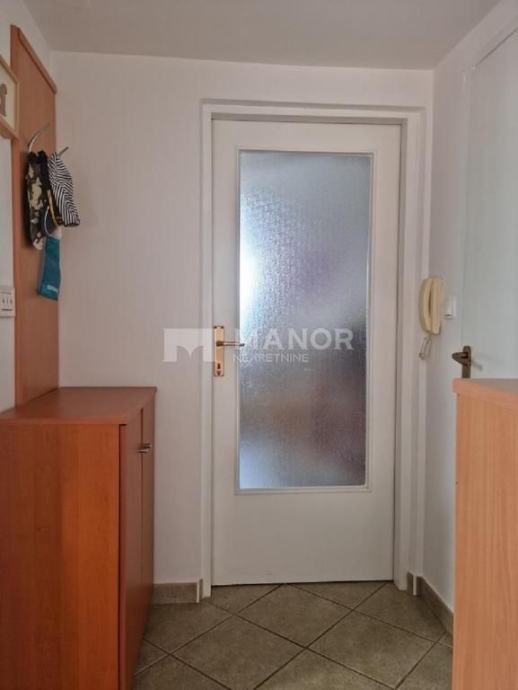 OTOK KRK, MALINSKA - Apartman s galerijom i pogledom na more (prodaja)