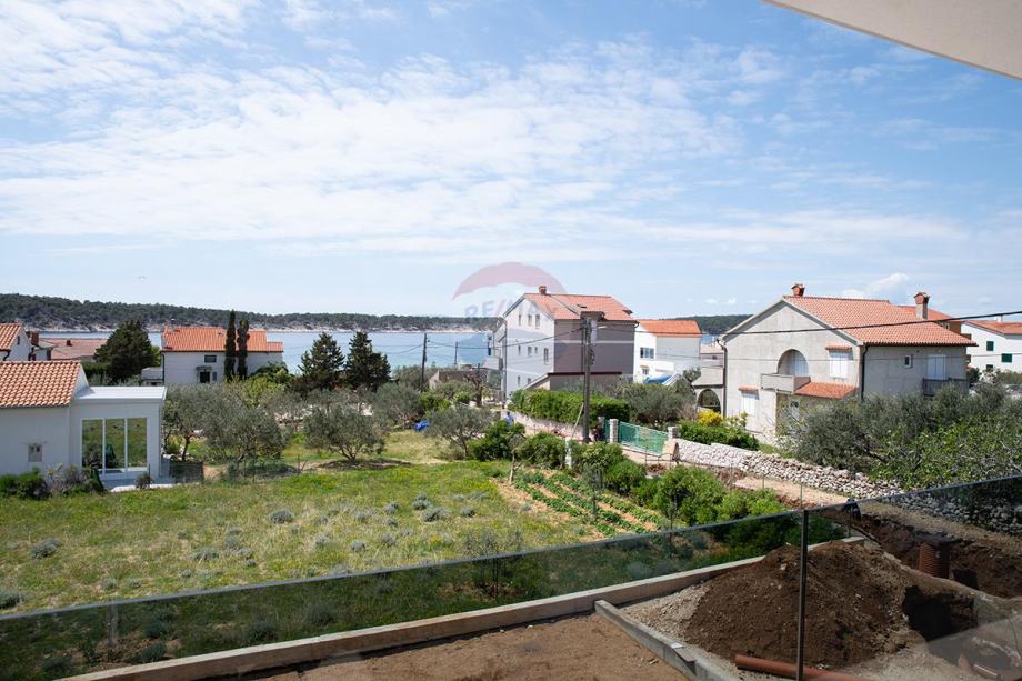 Otok Rab, Barbat, apartman s bazenom, pogled na more (prodaja)