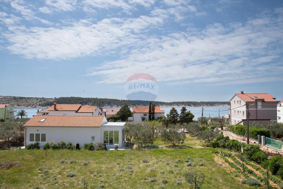 Otok Rab, Barbat, apartman s bazenom, pogled na more (prodaja)