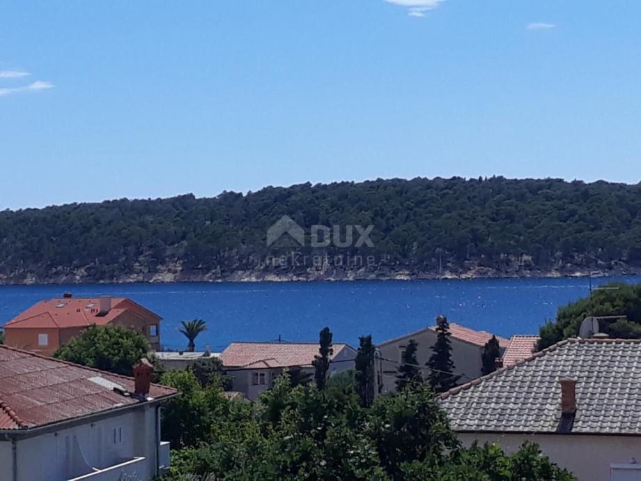 OTOK RAB, BARBAT - Vila s 5 apartmana 250 m od mora (prodaja)