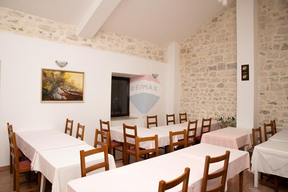 Otok Rab, Centar grada Raba, kultni restoran za najam (iznajmljivanje)