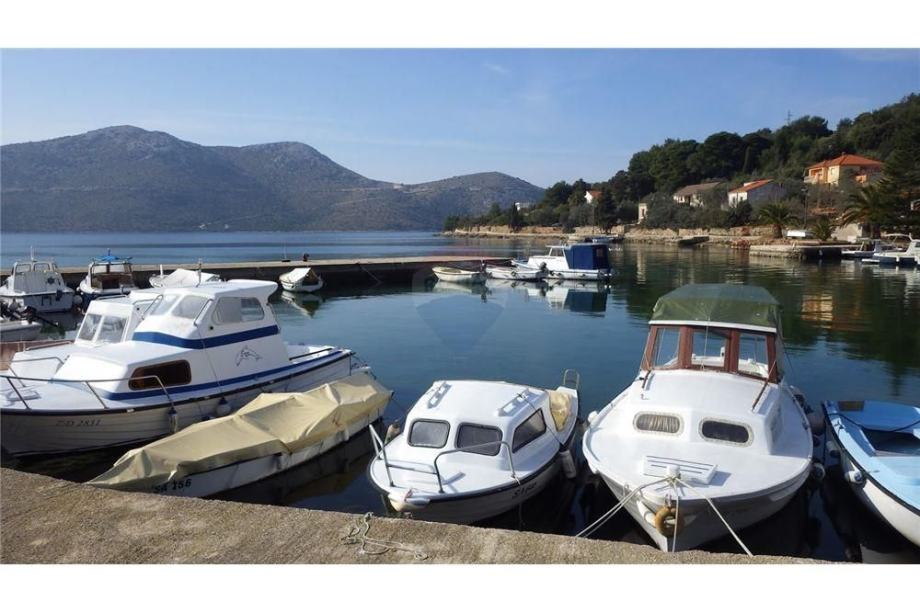 Otok Rava, kamena vila - PRVI RED DO MORA! (prodaja)