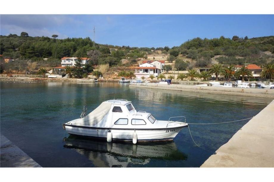 Otok Rava, kamena vila - PRVI RED DO MORA! (prodaja)