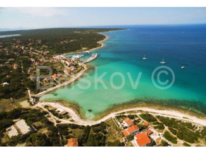 Otok Silba, obiteljska samostojeća kuća, 5 min udaljena od plaže (prodaja)