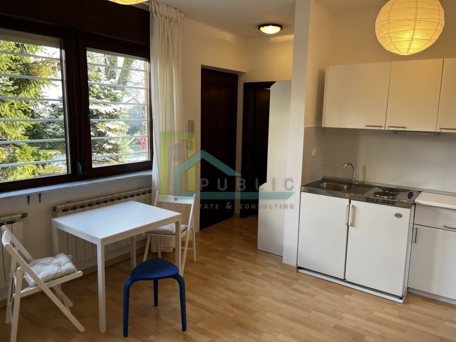 PANTOVČAK 25m2, Gornje prekrižje (prekrasna garsonijera) (iznajmljivanje)