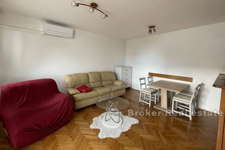 ***Pazdigrad, Prostran dvosoban stan*** (iznajmljivanje)