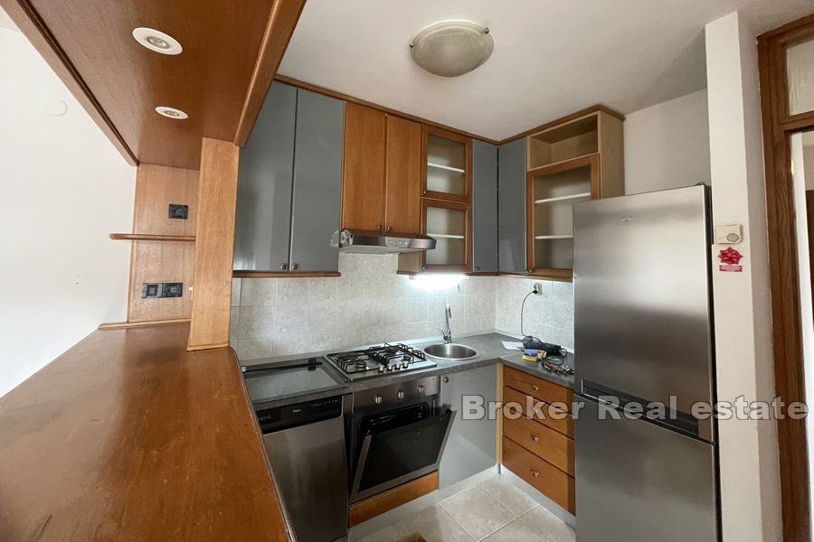 ***Pazdigrad, Prostran dvosoban stan*** (iznajmljivanje)