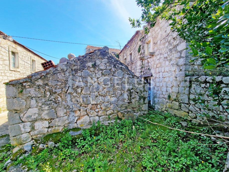 Pelješac, Duba Stonska, kompleks kamenih kućica za obnovu – 250 m od p ...
