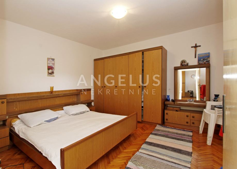 Pelješac, Duba Stonska, prizemlje kuće na moru s velikom okućnicom od ...