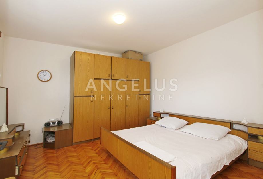 Pelješac, Duba Stonska, prizemlje kuće na moru s velikom okućnicom od ...