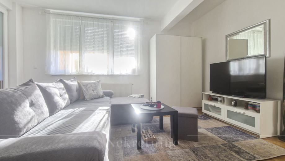 ŽITNJAK, trosoban stan, parking (prodaja)