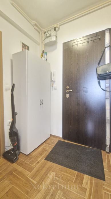 ŽITNJAK, trosoban stan, parking (prodaja)