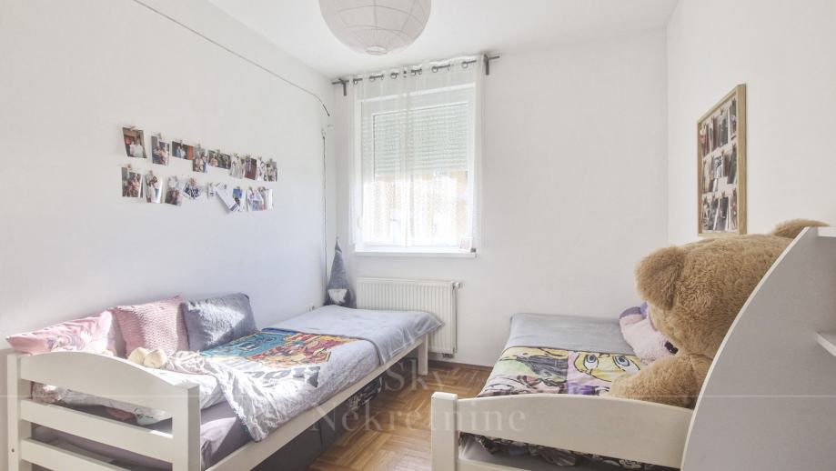 ŽITNJAK, trosoban stan, parking (prodaja)