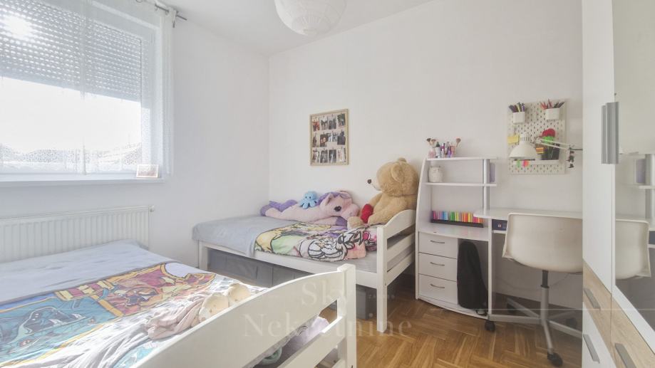 ŽITNJAK, trosoban stan, parking (prodaja)