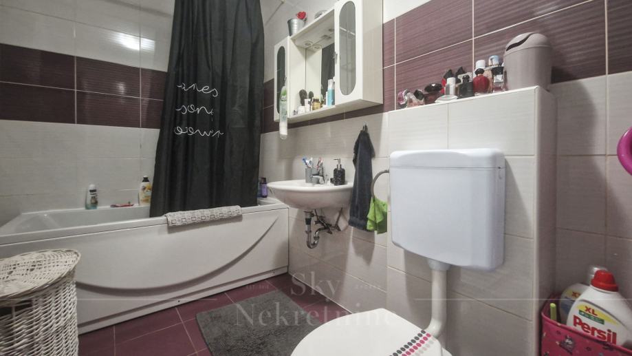 ŽITNJAK, trosoban stan, parking (prodaja)