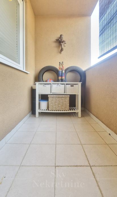 ŽITNJAK, trosoban stan, parking (prodaja)