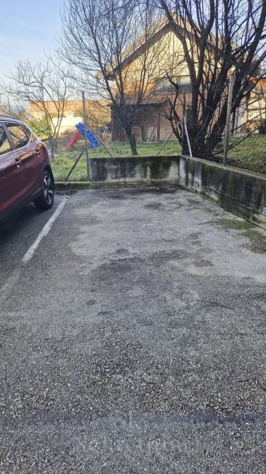 ŽITNJAK, trosoban stan, parking (prodaja)