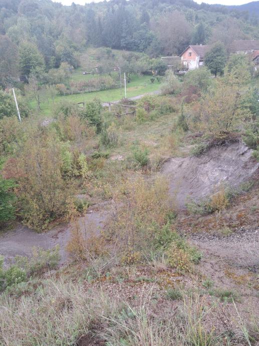 Plaški - prodaja kuće za adaptaciju s velikim zemljištem (prodaja)