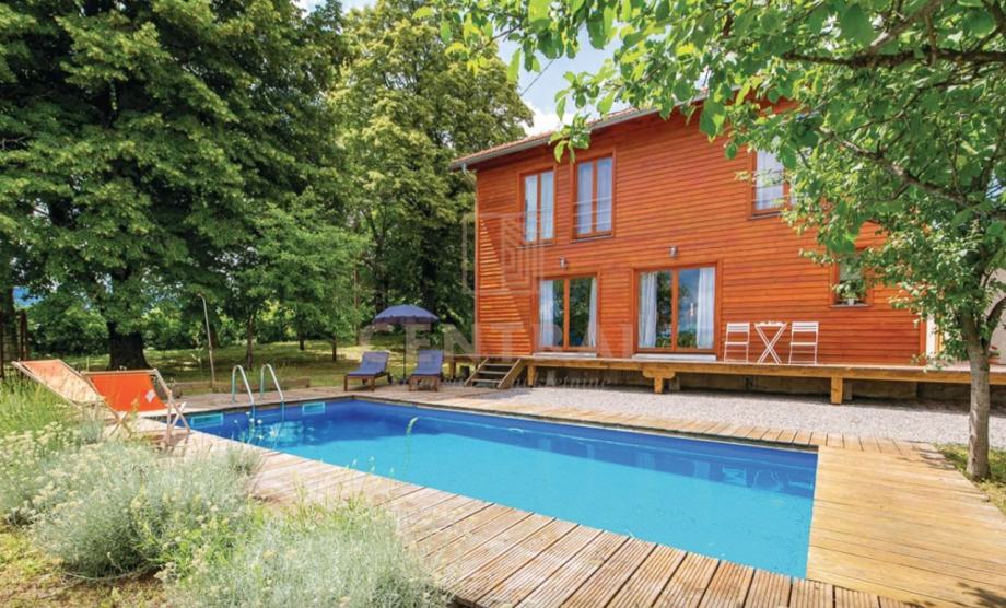 Plaški, renovirana kuća za odmor, zemljište od 100.000 m2! (prodaja)