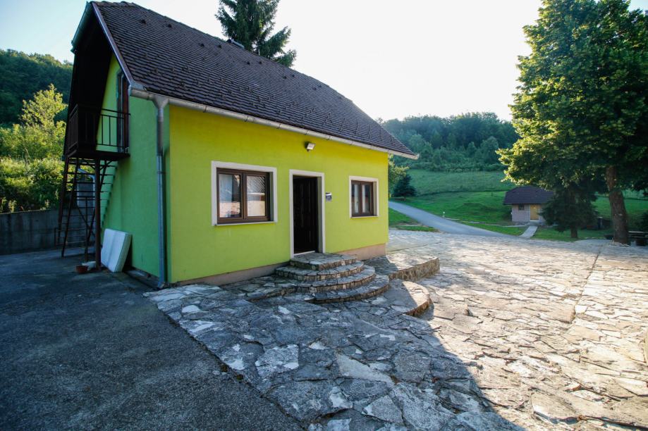 PLITVIČKA J., JEZERCE - 2 kuće + kamp + 70.000 m2, - PRILIKA