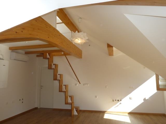 Početak Pantovčaka-moderan dvoetažni stan u mansardi 40m2 (iznajmljivanje)