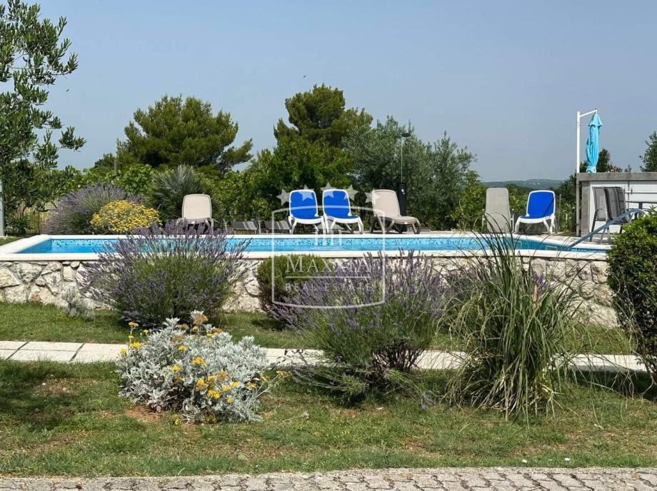 Podgradina - VILLA imanje 1683m2 bazen! 497000€ (prodaja)