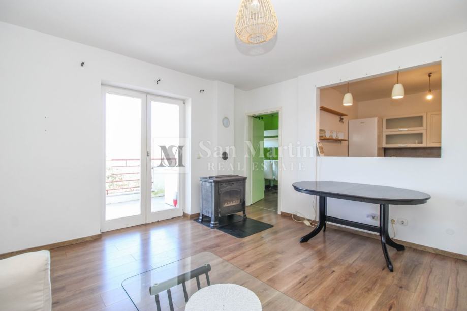 Poreč - stan na prvom katu zgrade s pogledom na more (prodaja)