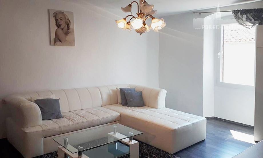 Poreč, stari grad, prozračan renovirani stan na 2. katu, 82 m2 (prodaja)