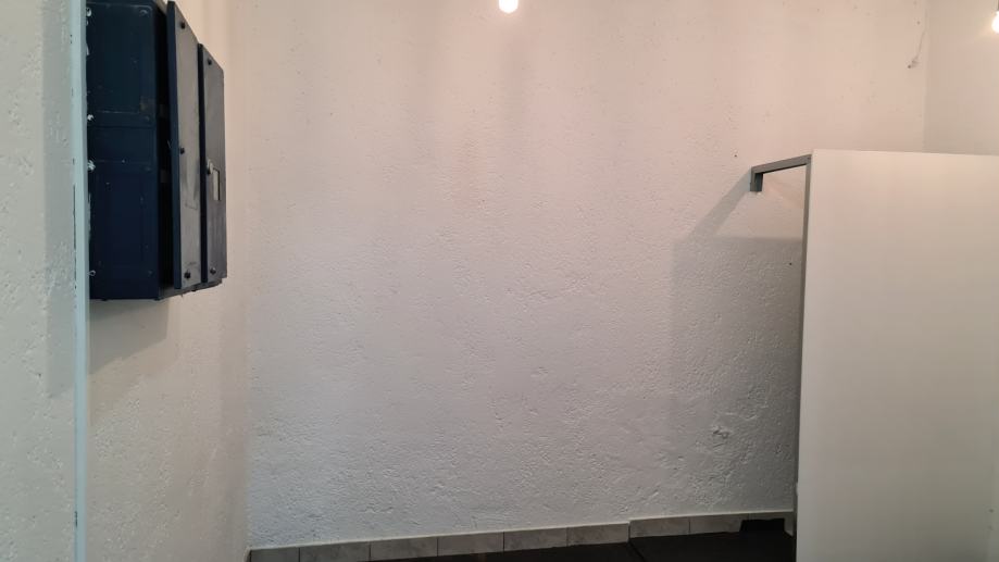 Poslovni prostor: Pula, 34,30 m2, Stoja, samo 1400eu po m2. (prodaja)