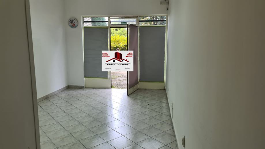 Poslovni prostor: Pula, 34,30 m2, Stoja, samo 1400eu po m2. (prodaja)