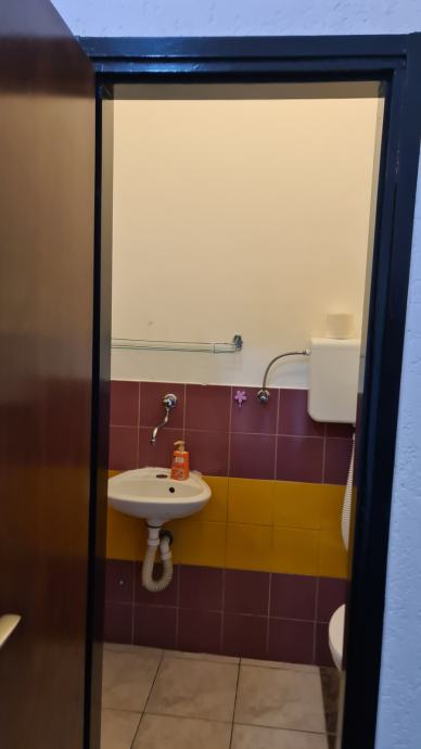 Poslovni prostor: Pula, 34,30 m2, Stoja, samo 1400eu po m2. (prodaja)