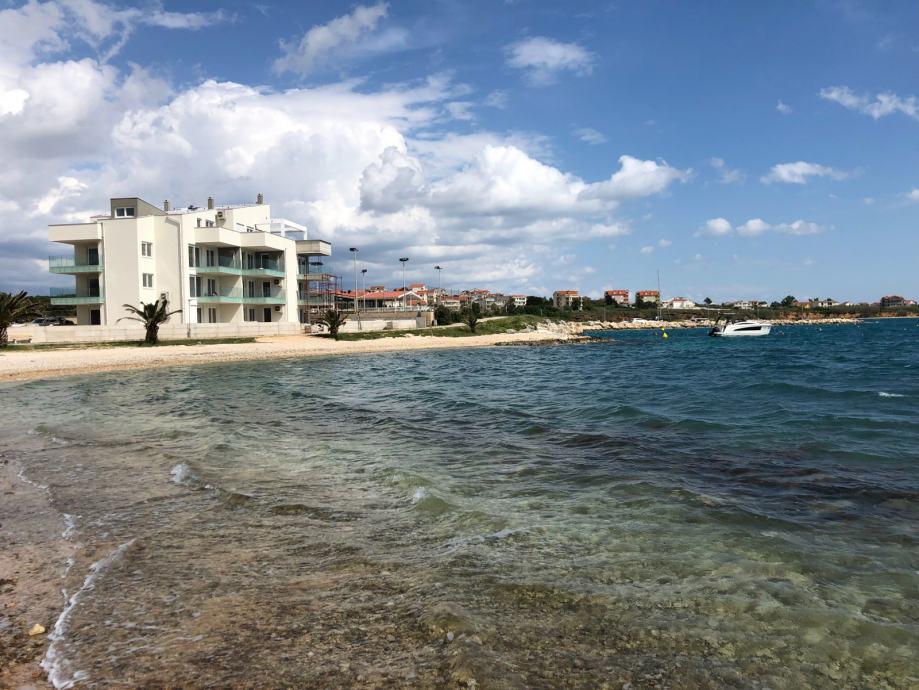 Povljana - apartmani prvi red - na plaži