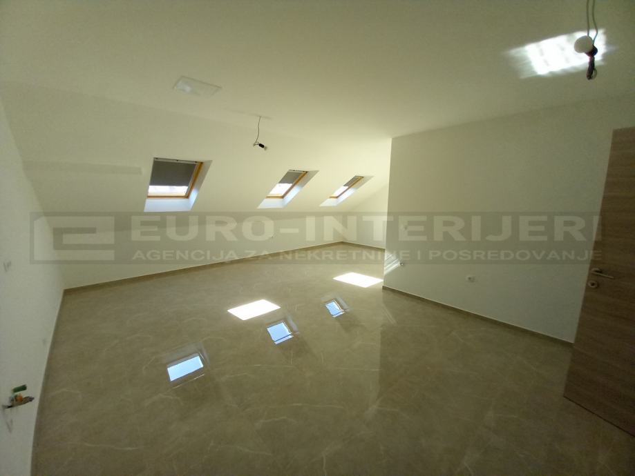 Požega, novouređen četverosoban stan 83 m², blizina centra (prodaja)