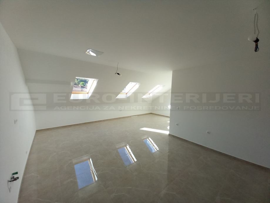 Požega, novouređen četverosoban stan 83 m², blizina centra (prodaja)