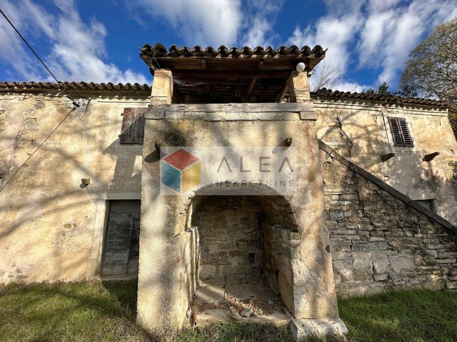 Predivna autohtona istarska stancija sa 11000m2 okućnice u samom srcu ...