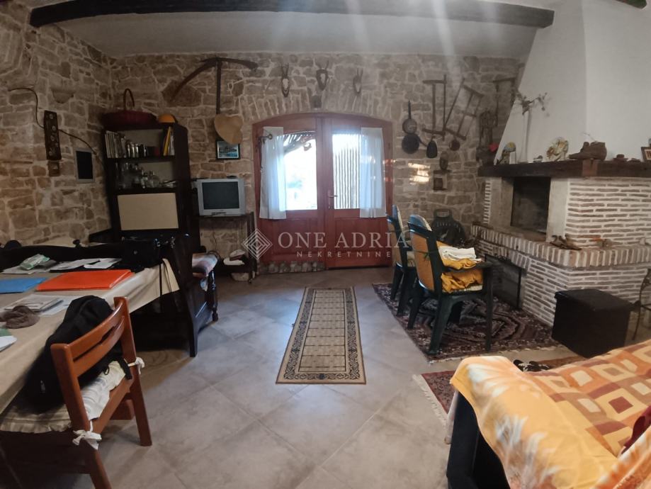 PREKRASNA KAMENA KUĆA! (prodaja)